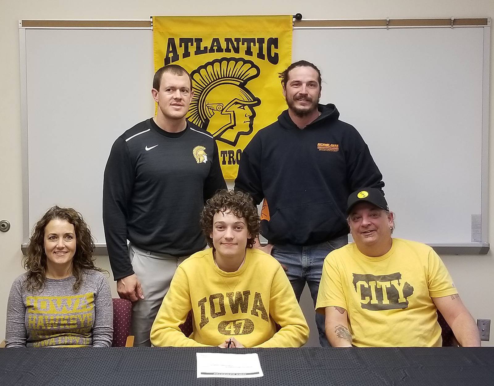 Family ties in Creston for Atlantic hurdler headed Iowa – Creston News