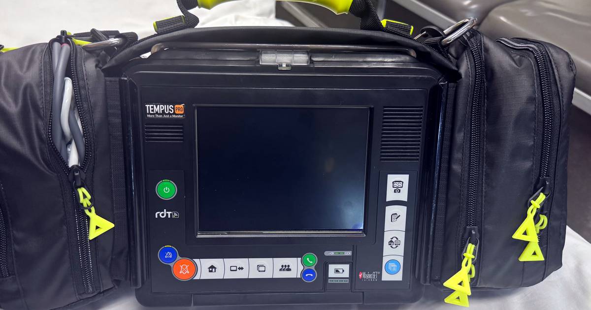 Fontanelle Rescue takes delivery of new monitor defibrillator – Creston ...