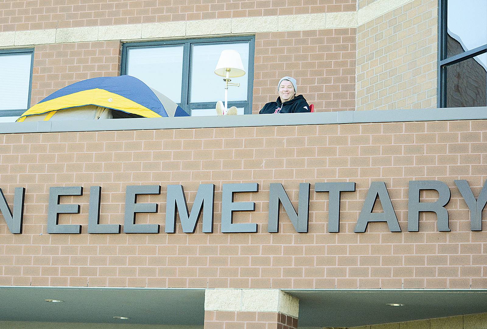 Driskell spends night on roof of elementary school – Creston News