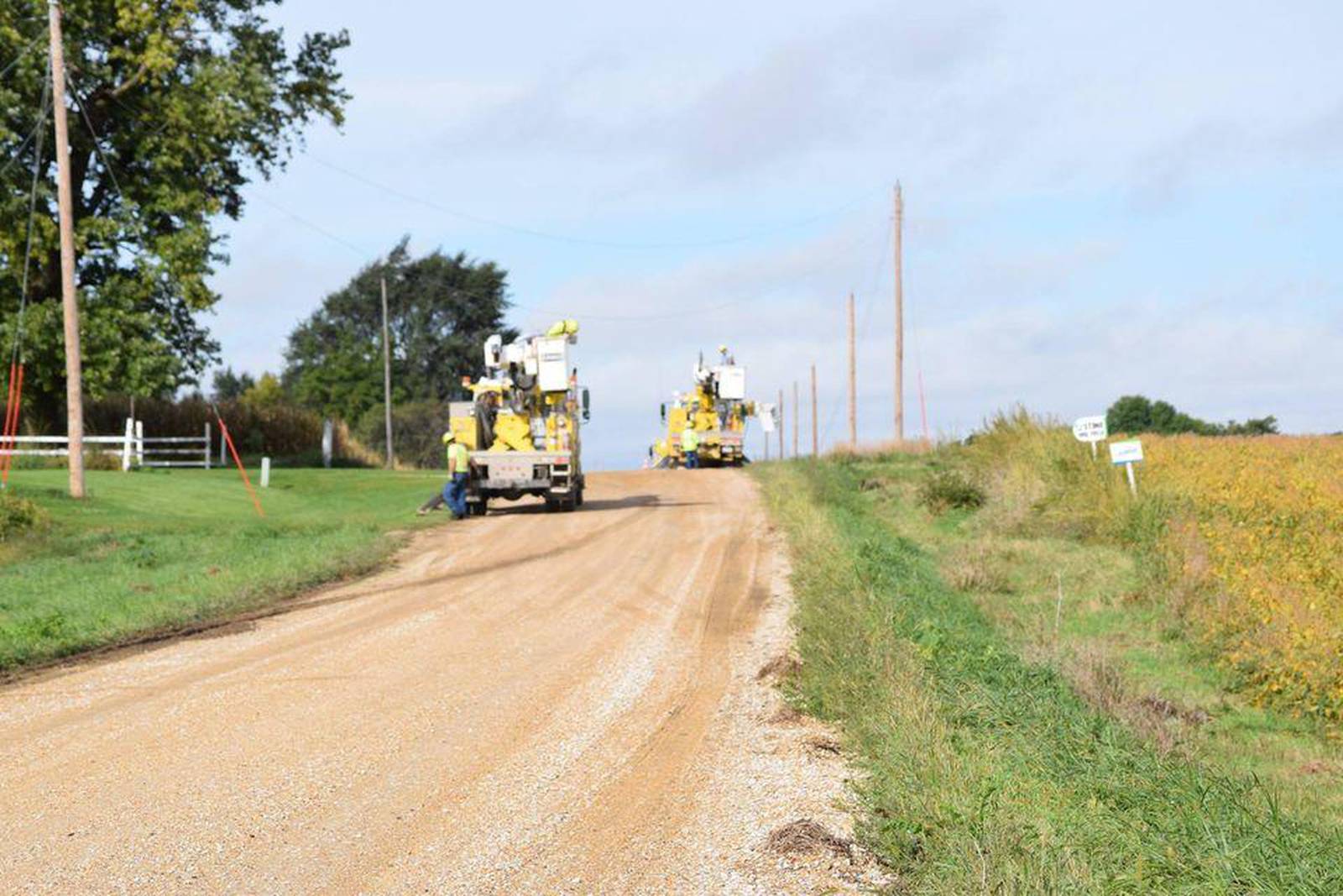 Farmers Electric reminds farmers to be safe when operating around power ...