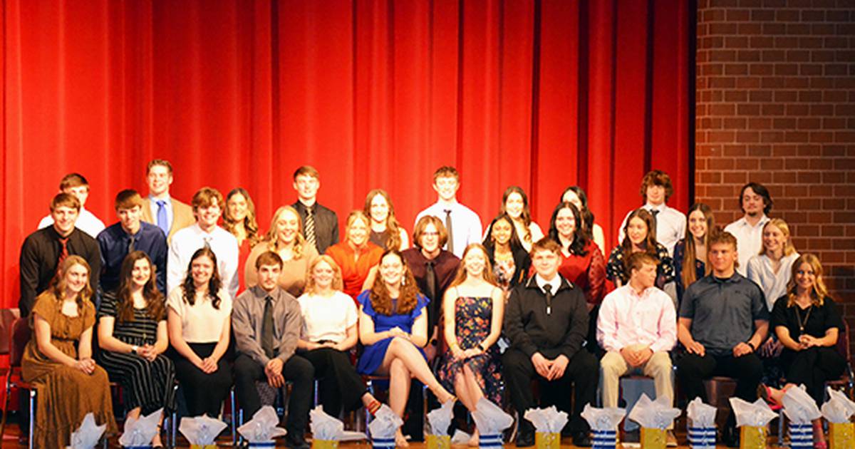 CHS students inducted into NHS – Creston News