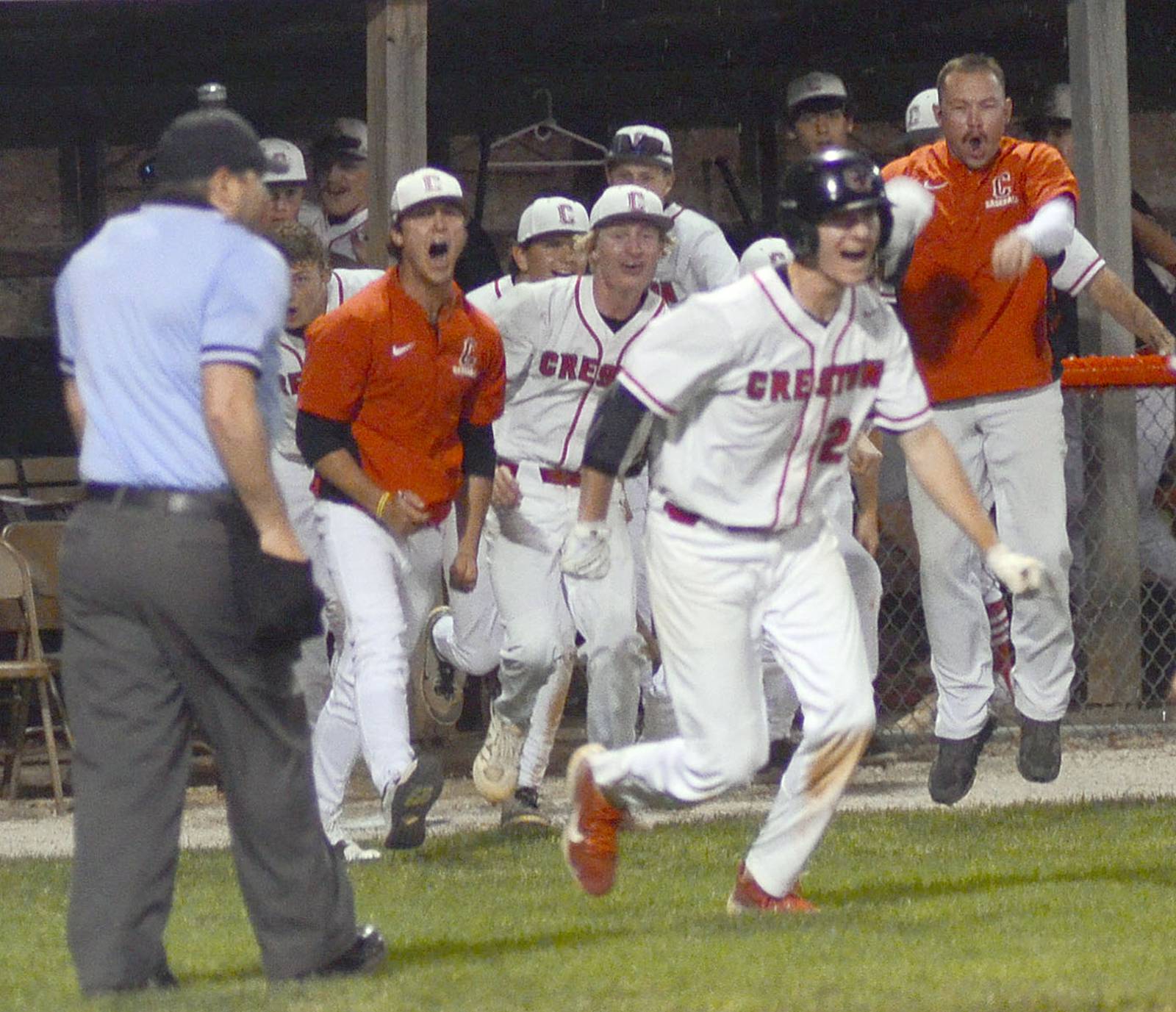 Panthers rally to win in 10th – Creston News