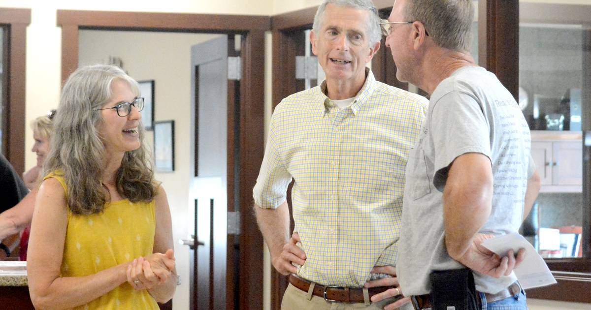 Nelson retires from 40-year banking career – Creston News