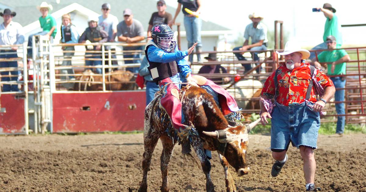 Young bull rider trains at Lane Frost school – Creston News