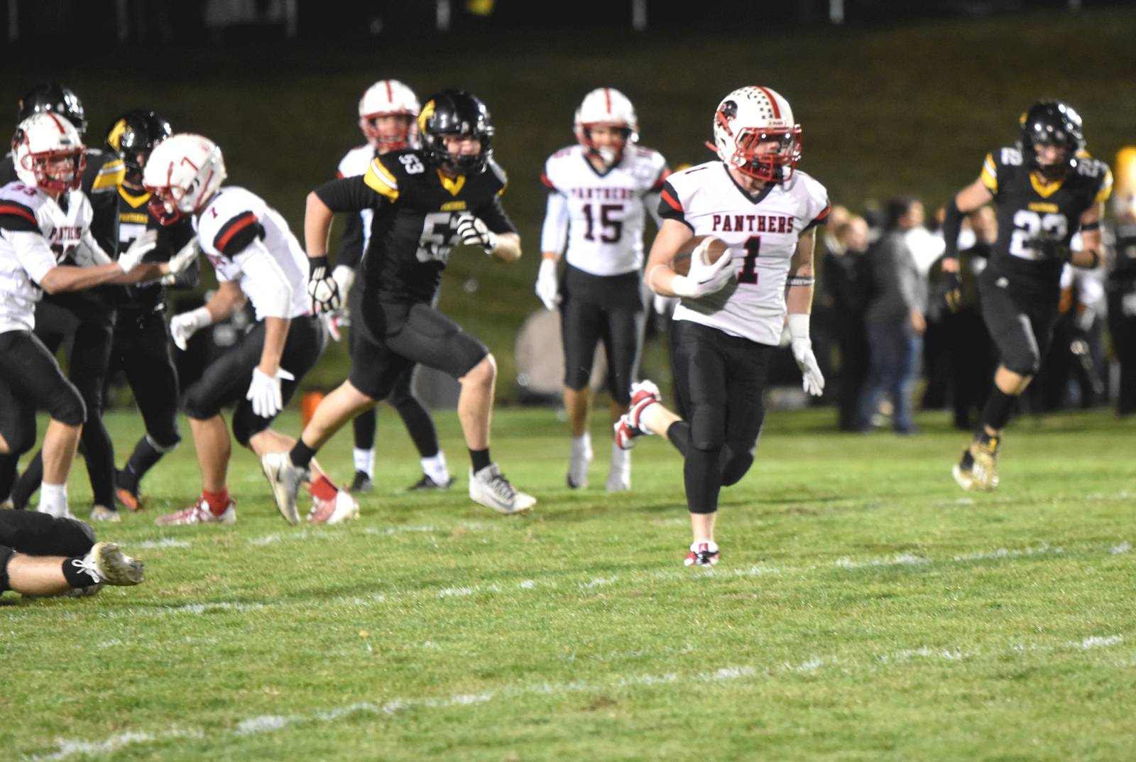 Undefeated Panthers keep rolling – Creston News