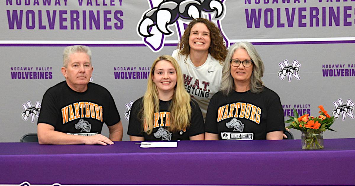 Britten signs to wrestle at Wartburg College – Creston News