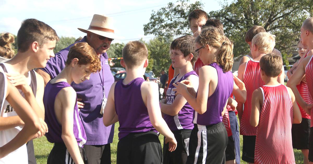 Swanson named middle school boys XC coach of the year – Creston News